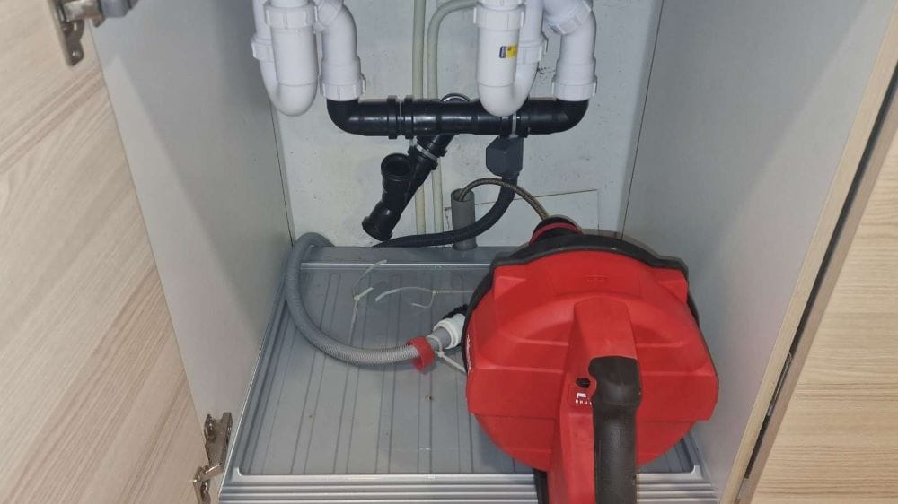 Riool ontstoppen? 7 doe-het-zelf methoden op een rij